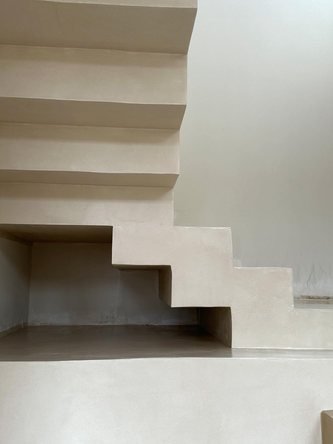 Enhance your interior with micro concrete Marius Aurenti