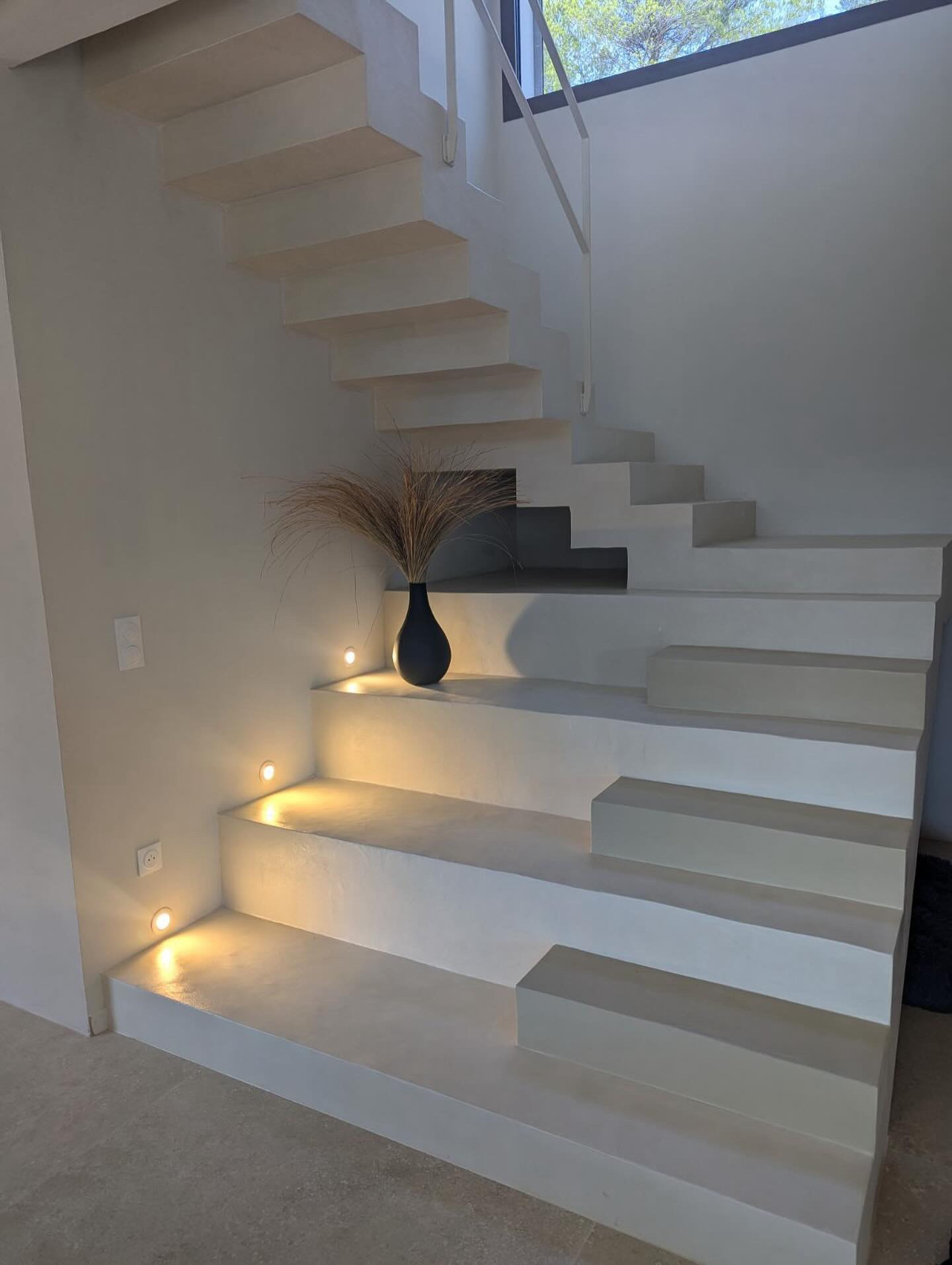 Enhance your interior with micro concrete Marius Aurenti